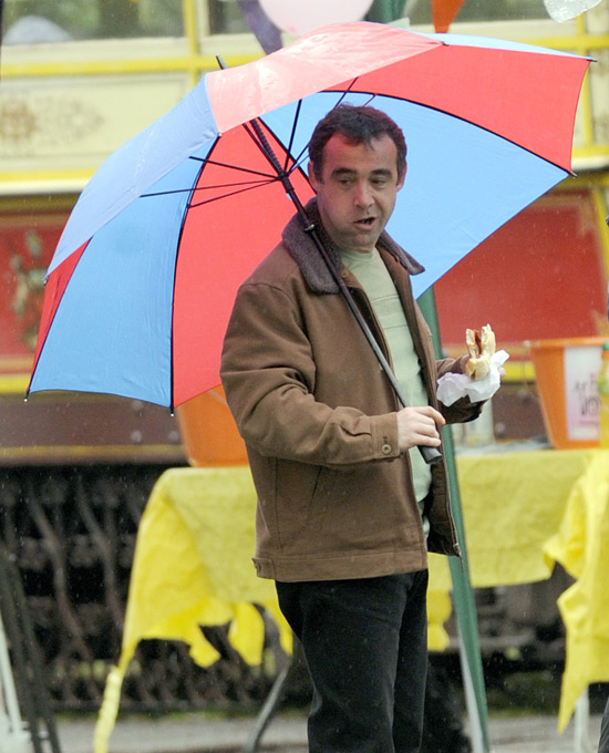 Pics: Corrie's Molly and Kevin get closer