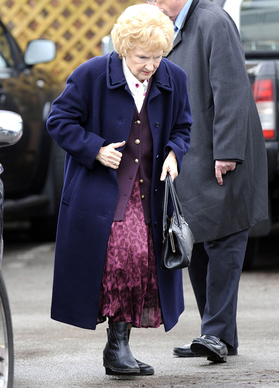 Location Pics: Corrie's Rita returns to filming